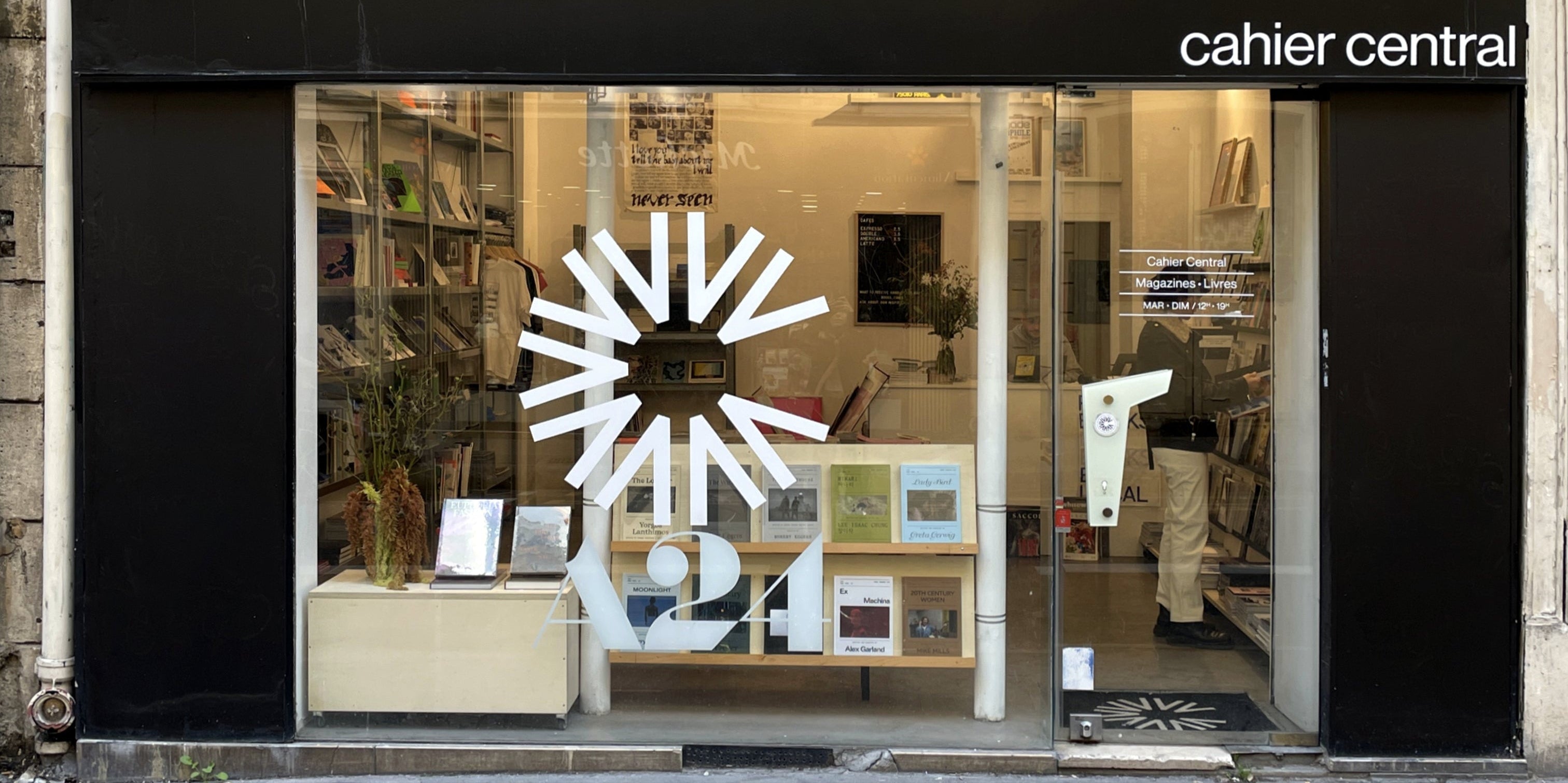 Wallpaper #316 – Cahier Central